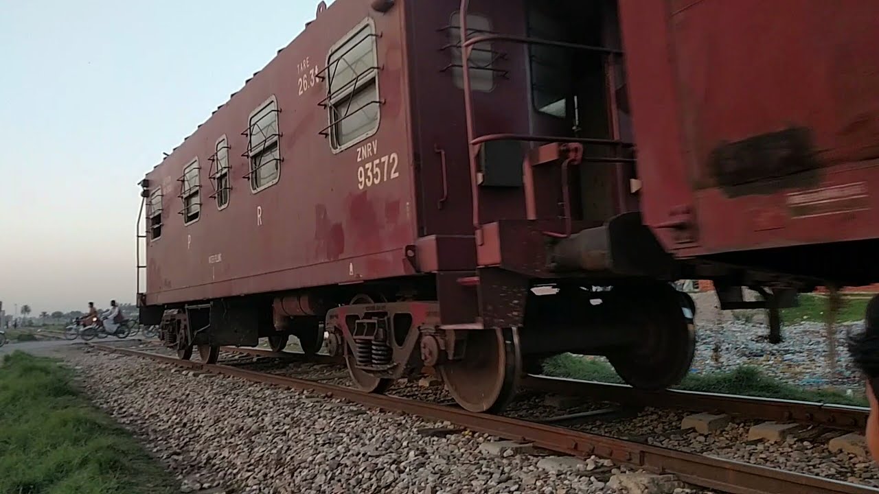 Jumma Goth Special Goodz Train Passing Fastly From Sanawan||High Speed ...