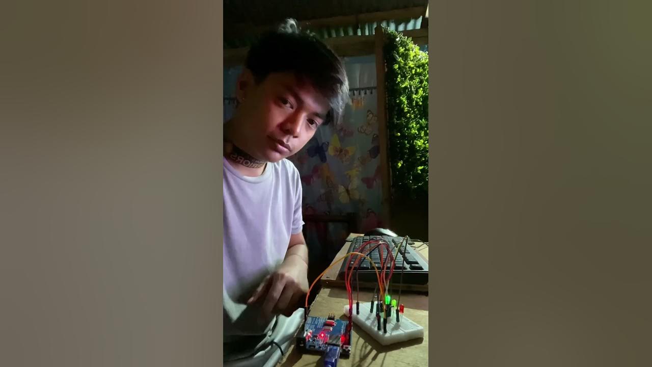 How to make Traffic Light using Arduino Uno. - YouTube