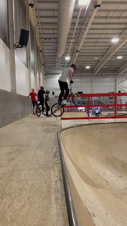 360 Tailwhip at Better Extreme BMX - YouTube
