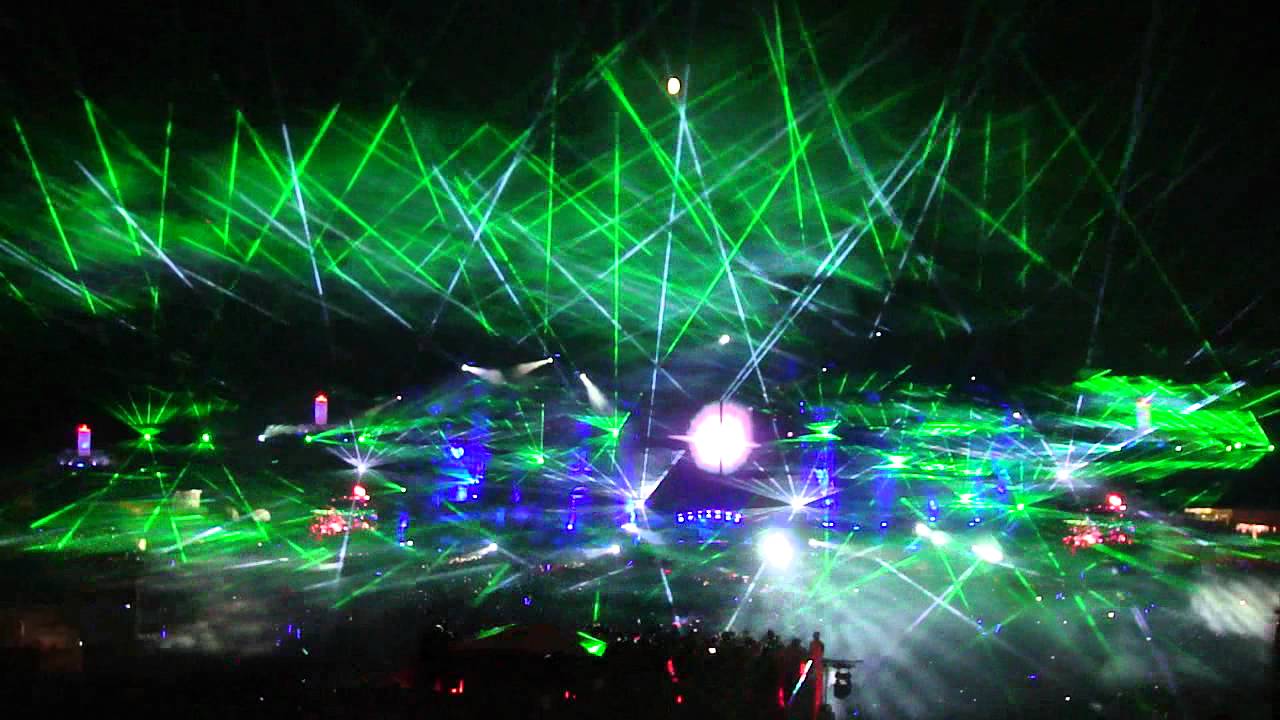 Tomorrowland 2012 Skrillex final show laser & fireworks HD - YouTube
