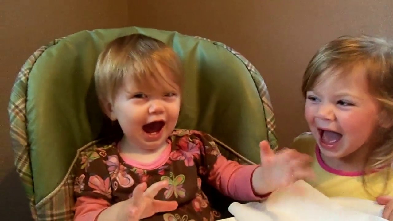 Grace & Bella Screaming Contest - YouTube