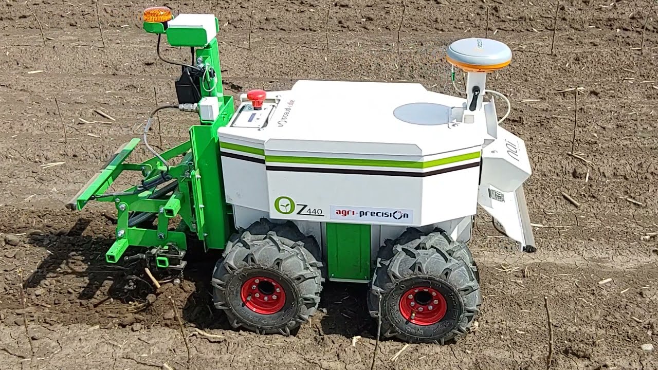 Polní robot NAIO OZ v ovocných školkách v ČR - YouTube