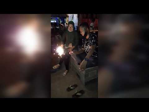 main kembang api bareng pasangan