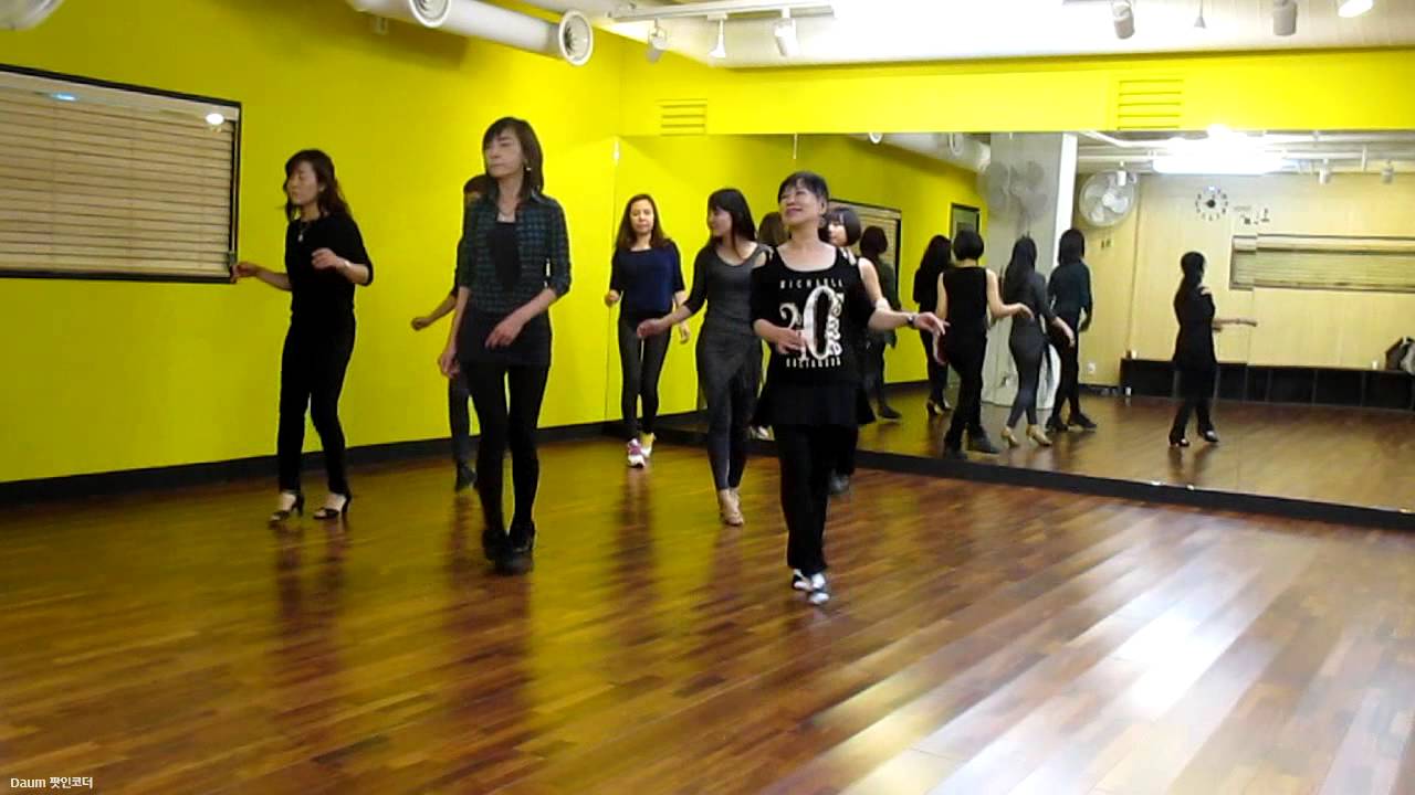 The King In Town (by Adrian Helliker) - Line Dance - YouTube
