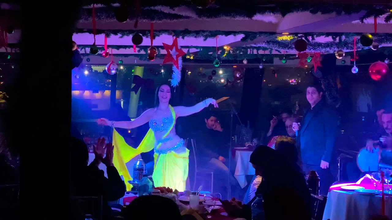 Maris dancing “ Wahasteny” with a live band - YouTube