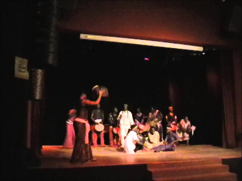 vidéo 5: extrait spectacle du "ballet africain de Ziguinchor". Abdou ...