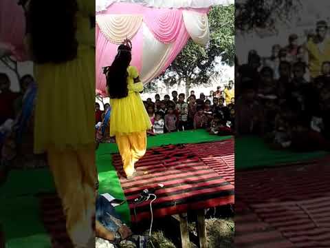 ओरे रंग रसिया मोरे मन बसिया छेड़ दी तूने मुरलिया बाजे बाजे रे पहले छन छन