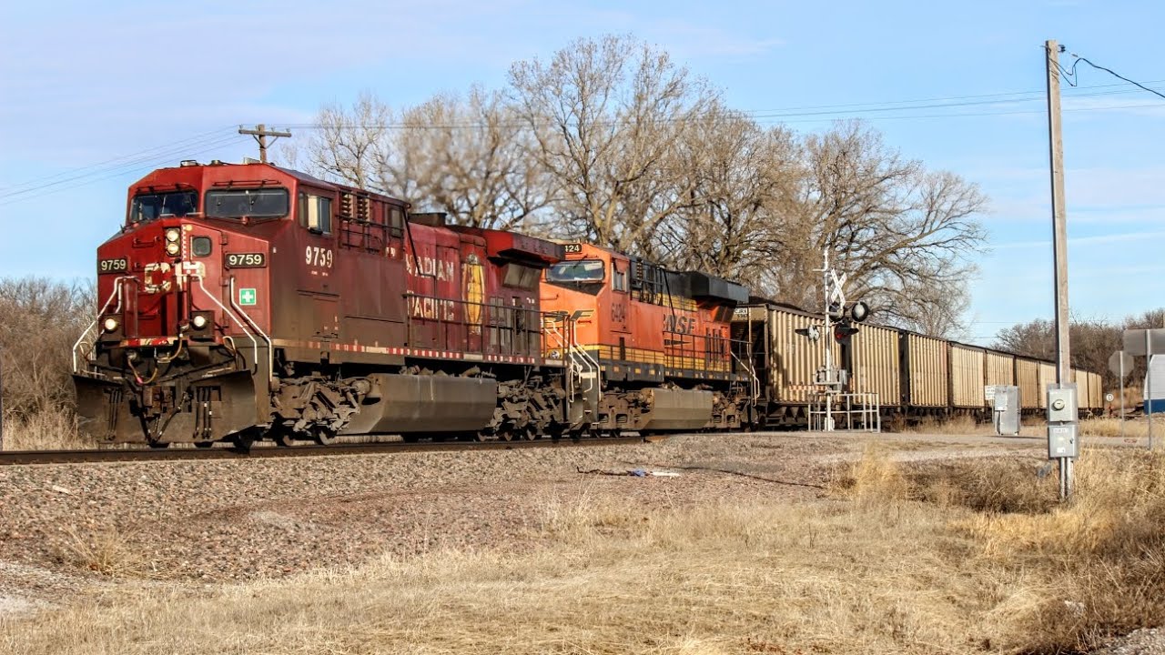 CP 9759 leads a TXUX Coal Train through Roca (Feb 2, 2025) - YouTube