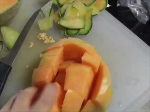 COMO HACER AGUA DE MELON- CON LECHE - YouTube