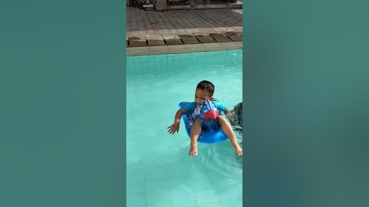 BELAJAR BERENANG DI KOLAM RENANG||SAMA ABI|| @AhmadAzfer - YouTube