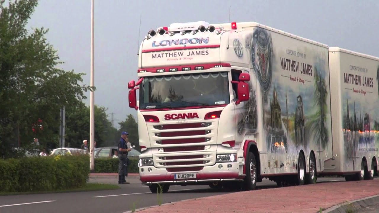 Dikke Scania R560 v8 Matthew De Machen intocht Truckstar Festival - YouTube