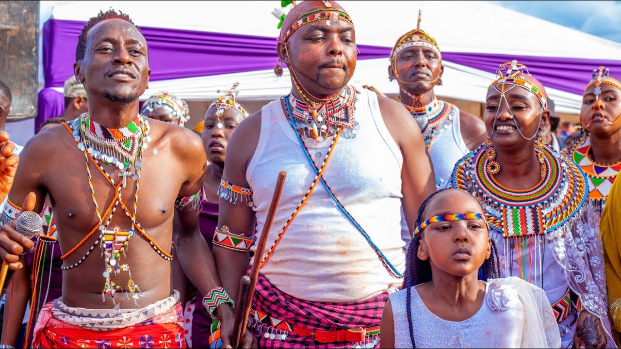 NAIKUNA SAFARI BY SANINGO DIMERO LIVE PERFORMANCE - YouTube