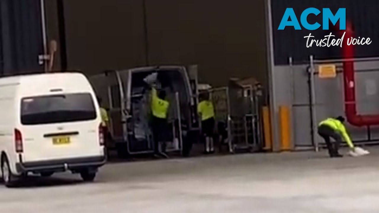 Australia Post apologises after workers filmed throwing packages - YouTube