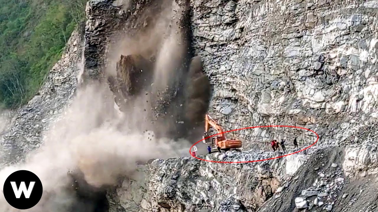 Tragic Moments! Shocking Massive Rockfalls & Landslides Caught On ...