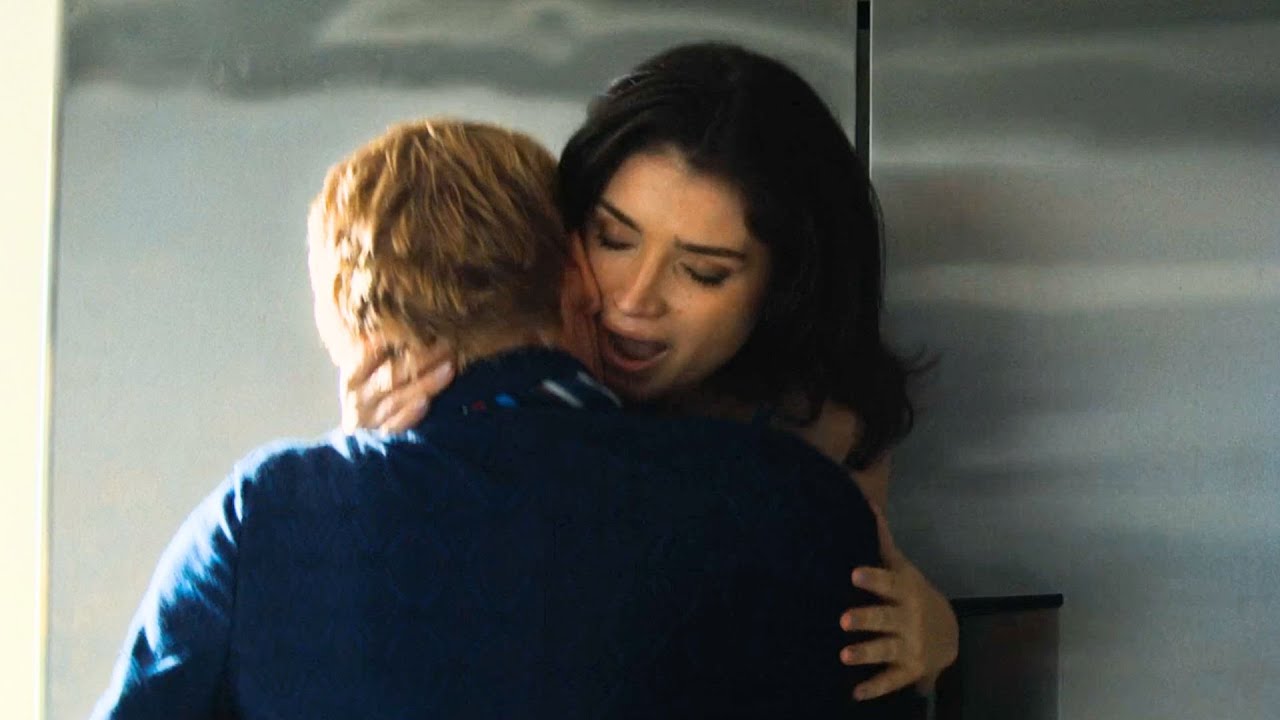 Amelia & Benji | Kissing Scene | The Perfect Couple - YouTube