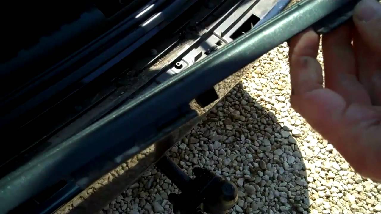 How to change rear tread plate on Land Rover Freelander 2 - YouTube