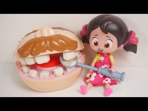Niloya Büyük Diş Amcaya Şeker Alıyor - Play Doh Diş Amca ve Niloya Çizgi Film Tadında