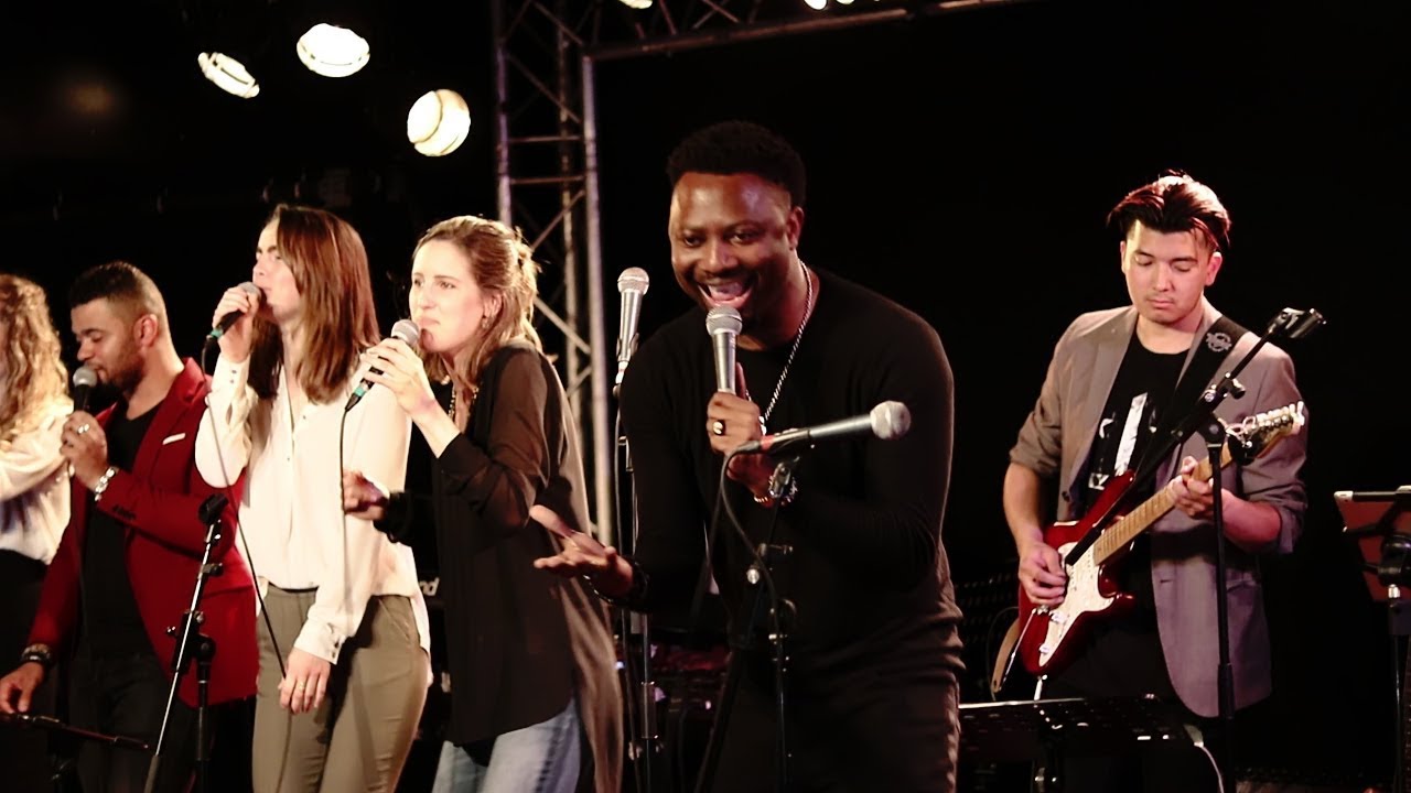 Dee Jones- Lift Him Up (live) - YouTube