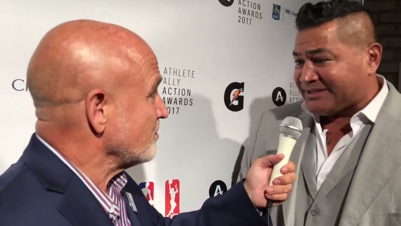 Mike Balaban interviews Esera Tuaolo - YouTube