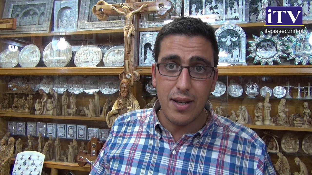 Roni Tabash, śpiewa, prowadzi sklep z pamiątkami w Betlejem. - YouTube