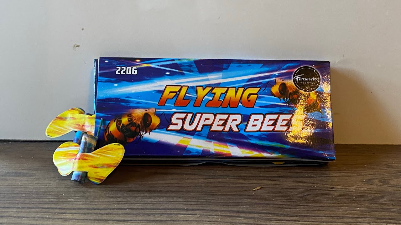 Flying Super Bees | Cafferata Vuurwerk - YouTube