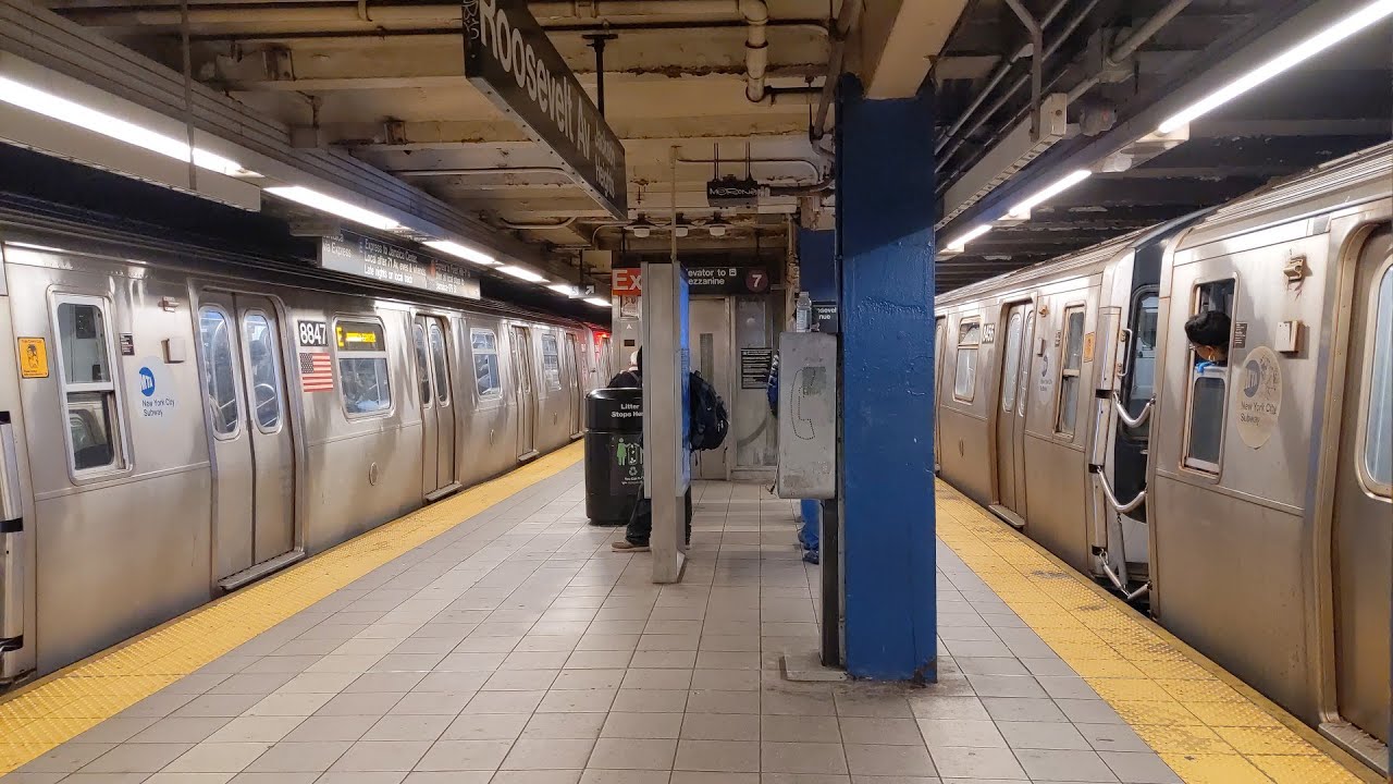 NYC Subway: R160 Alstom/Siemens Syncronized Departure from Roosevelt Av ...