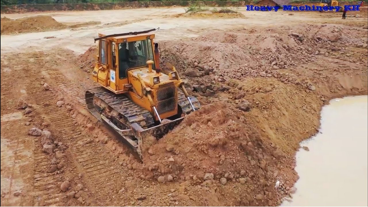 Best Action D41P KOMATSU Dozer Pushing Soil In To Slop Water | 12 Wheel ...