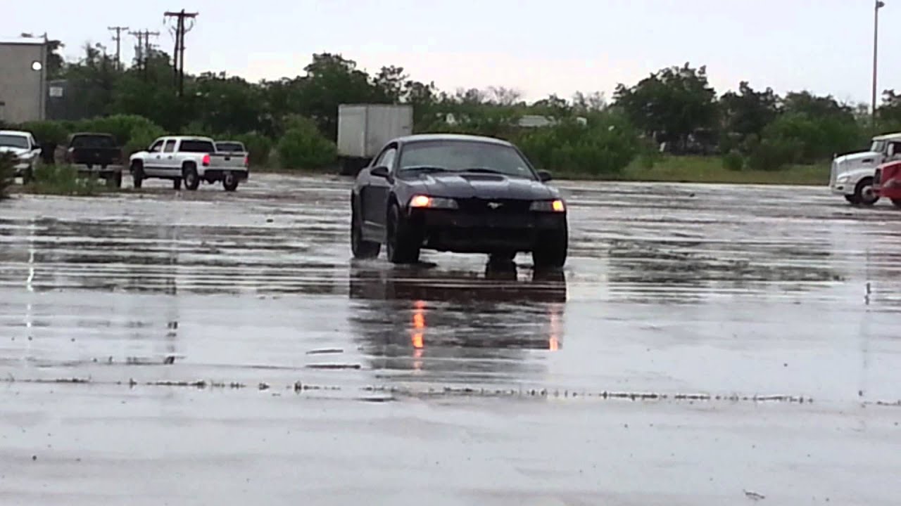 Ford mustang sliding - YouTube