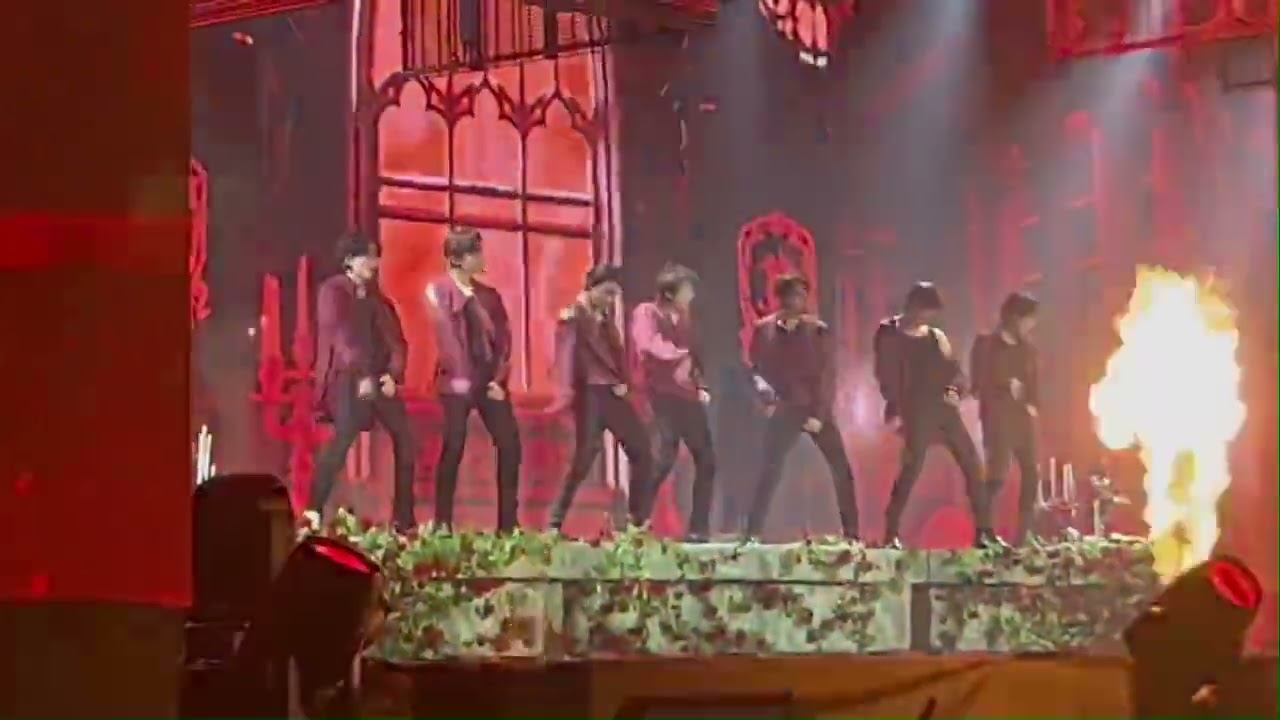 ENHYPEN One In A Billion LIVE PERFORMANCE CLIP🔥🔥 - YouTube