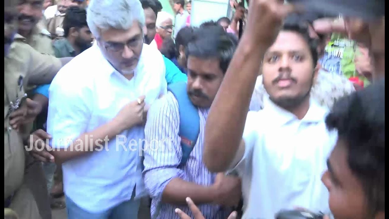 Thala Ajith , Shalini, Thalapathy Vijay Simplicity with Crazy fans in ...