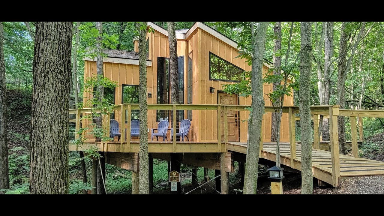 We Stayed OVERNIGHT In An Adult TREEHOUSE! (24 hour tiny home treehouse ...