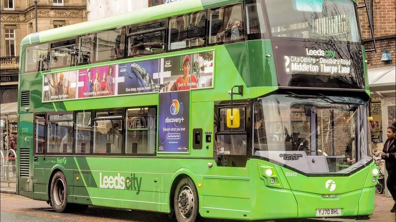 First Leeds Daimler OM934 Wright Streetdeck Micro Hybrid 35592 YJ70 BHL ...