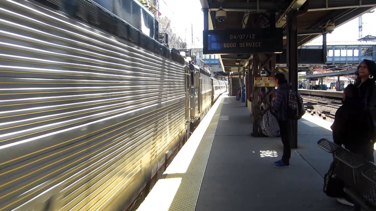 Amtrak Northeast Regional Train #164 in New Rochelle - YouTube