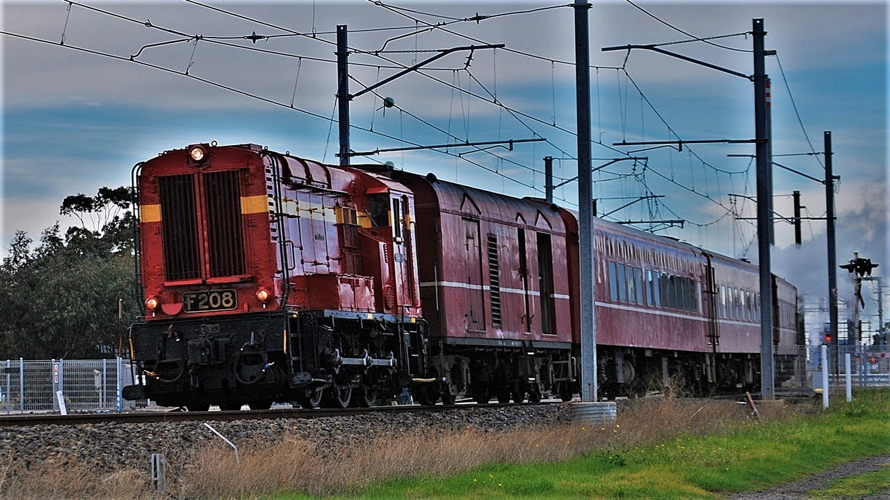 707 Operations - Best of British Suburban Tour | F208 & R707 - YouTube