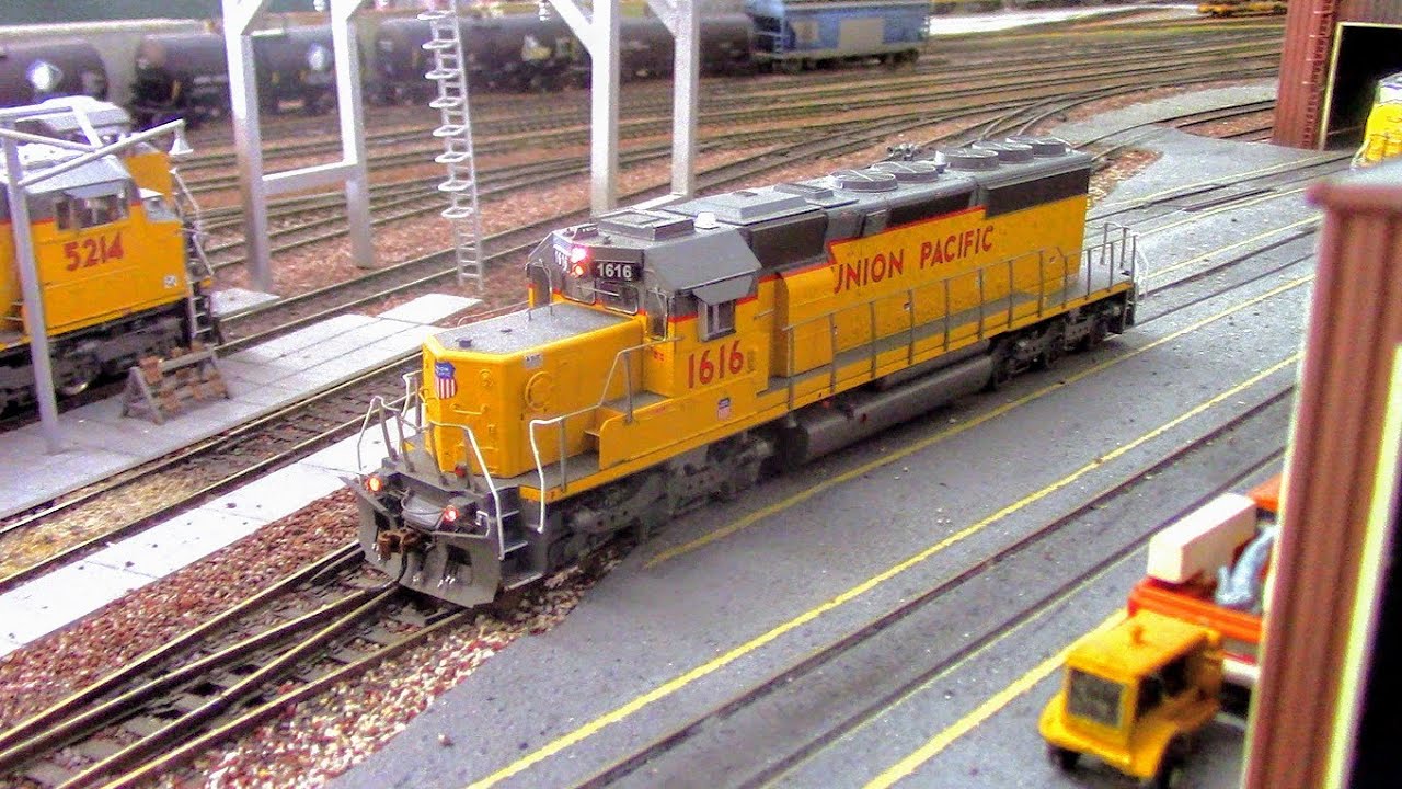 HO Scale: Day in the Life of an SD40N - YouTube