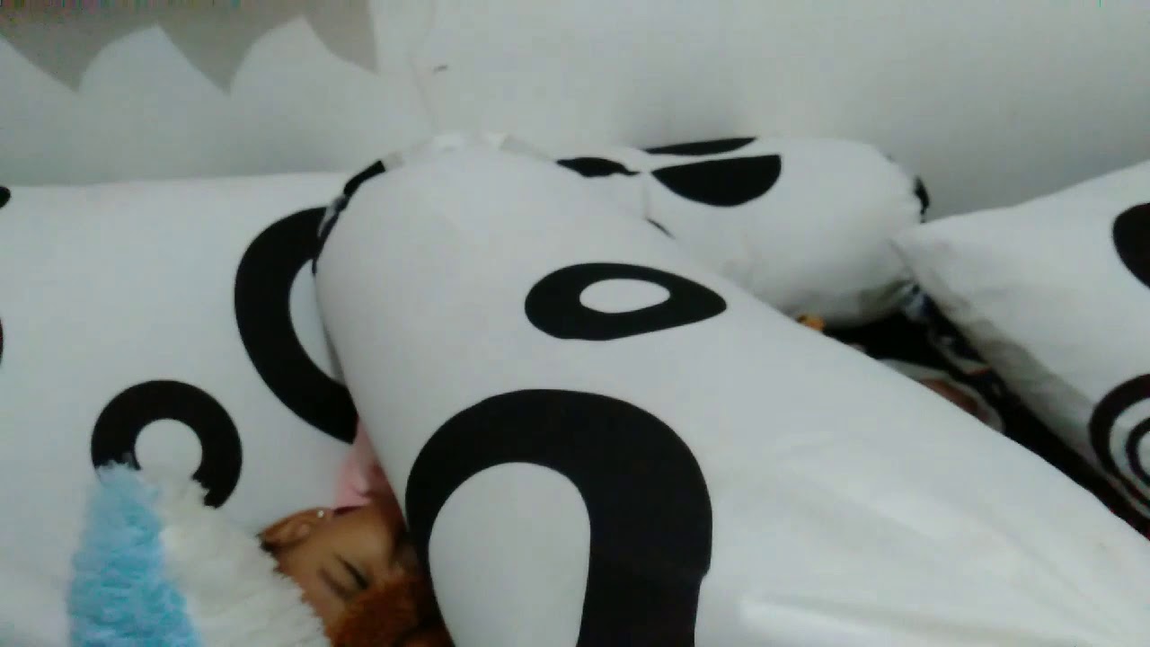 Si jihan main guling guling - YouTube