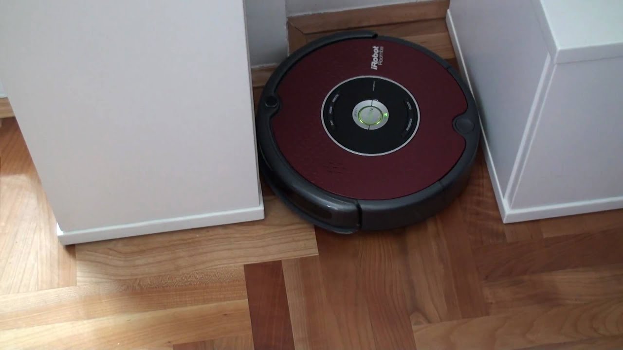 iRobot Roomba 625 : Fighting with Cables - YouTube