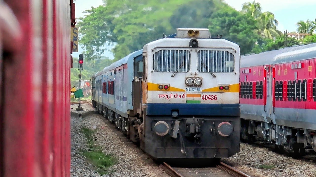 SINGLE LINE TRAIN CROSSING: ALIPURDUAR VISTADOME TOURIST SPECIAL ...