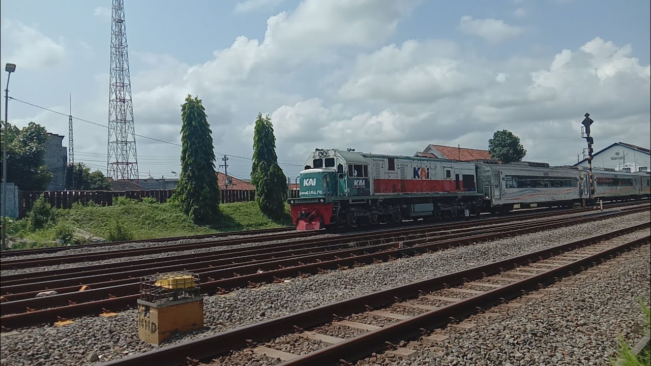 cc201 dengan livery lebaran menarik rangkaian kereta api bogowonto ...