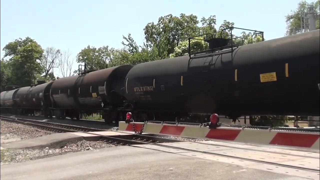 BNSF #4711 (BNSF Warbonnet) Leads EB Mixed Freight. Olathe, KS 7/23/22 - YouTube
