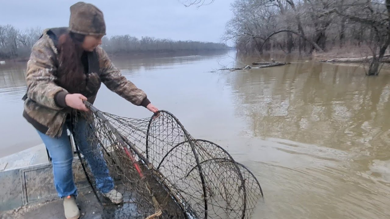 LOUISIANA Hoop Net Fishing & HOW TO Make Delicious HOMEMADE Buffalo ...