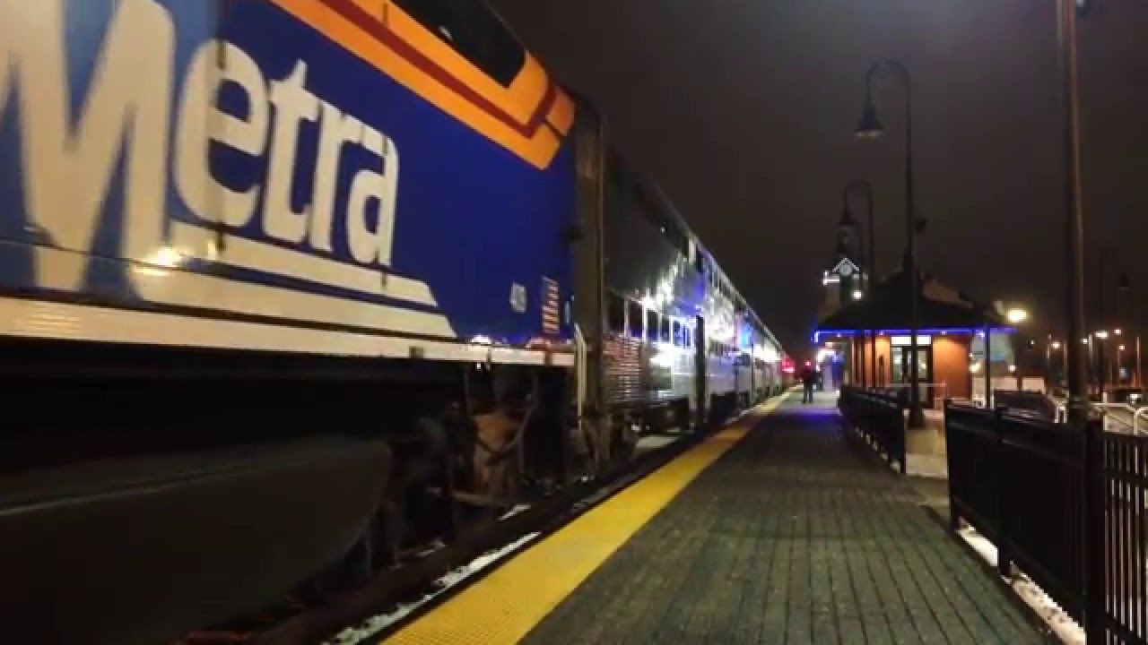Metra MP36-3S 409 pulls into 80th ave. - YouTube