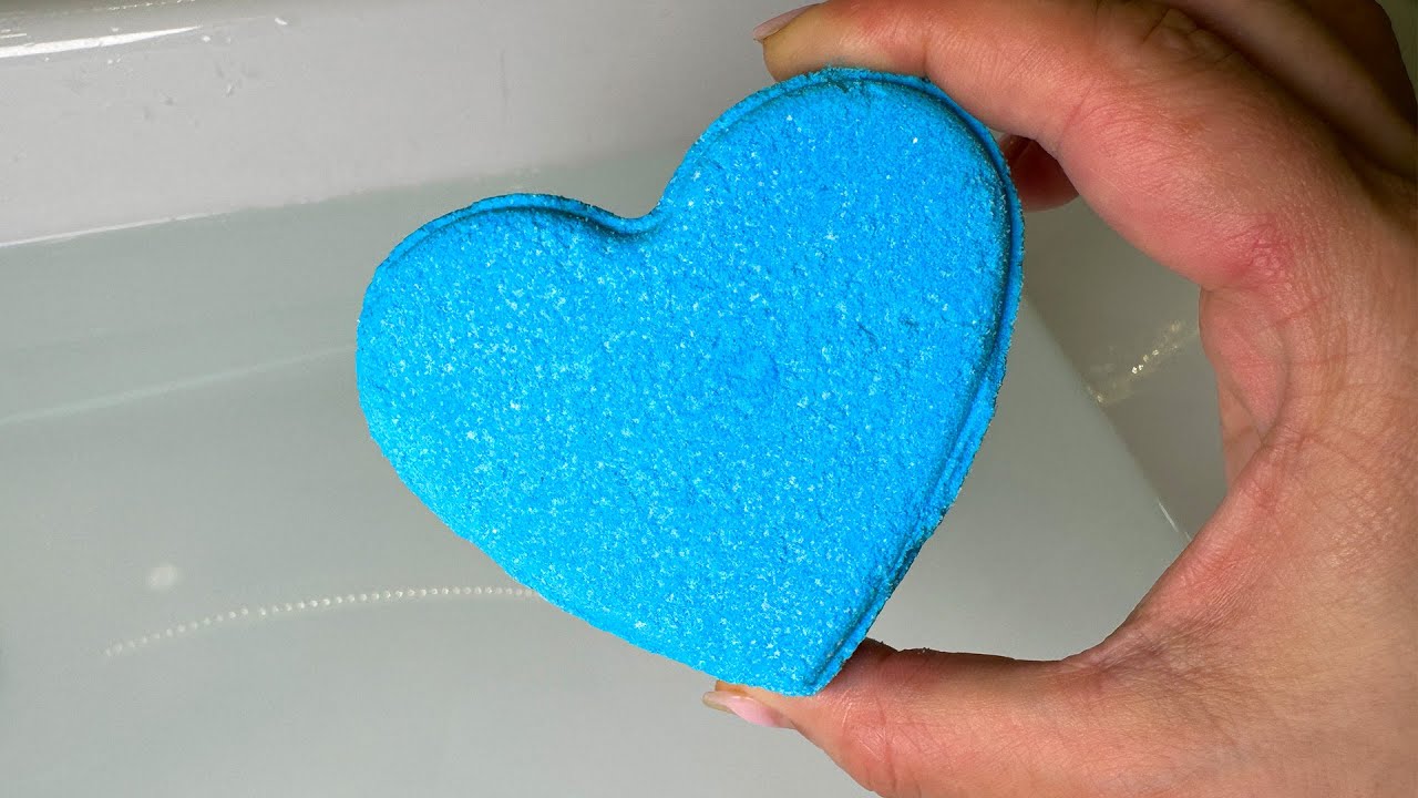 LUSH Intergalactic BathBomb - YouTube