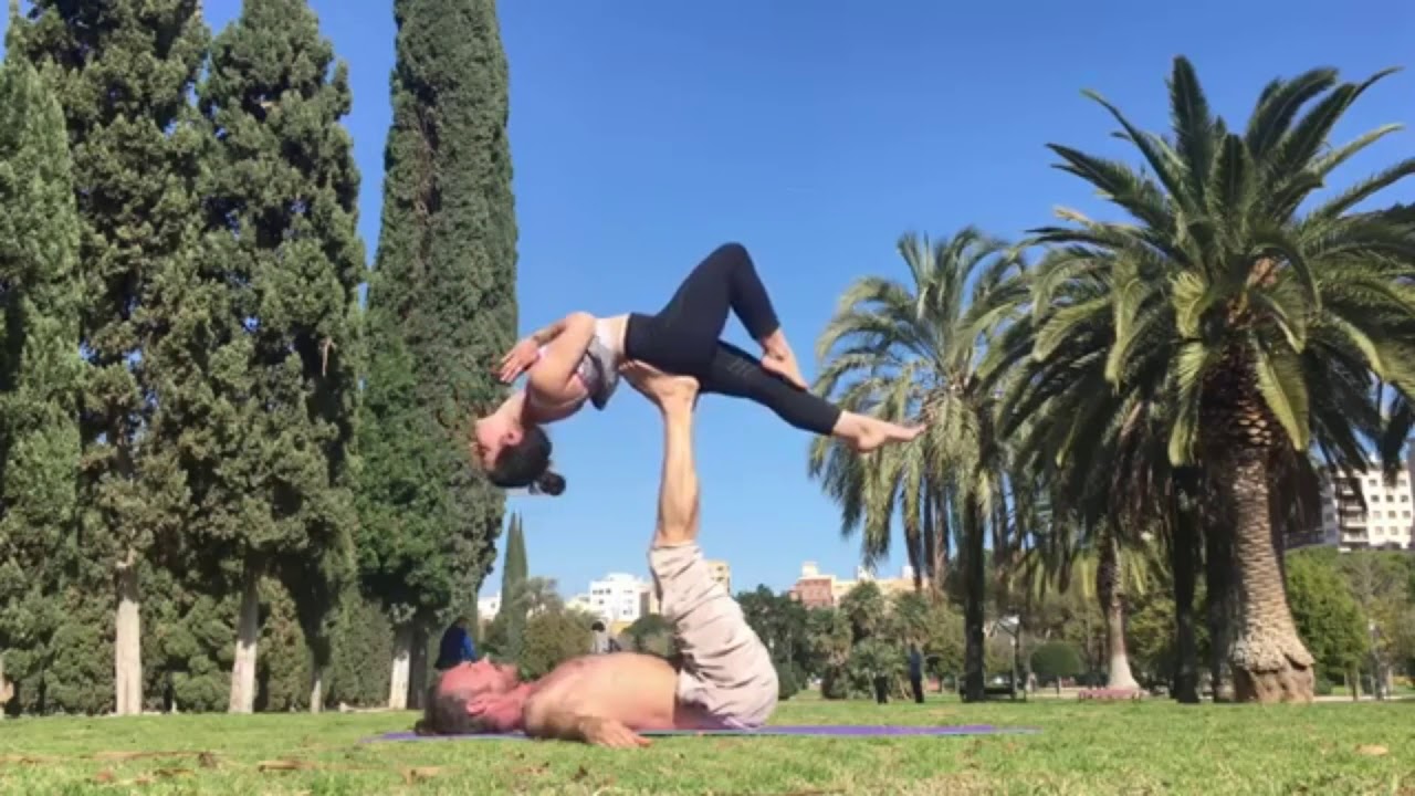 Acroyoga 12 pops in slow motion - YouTube