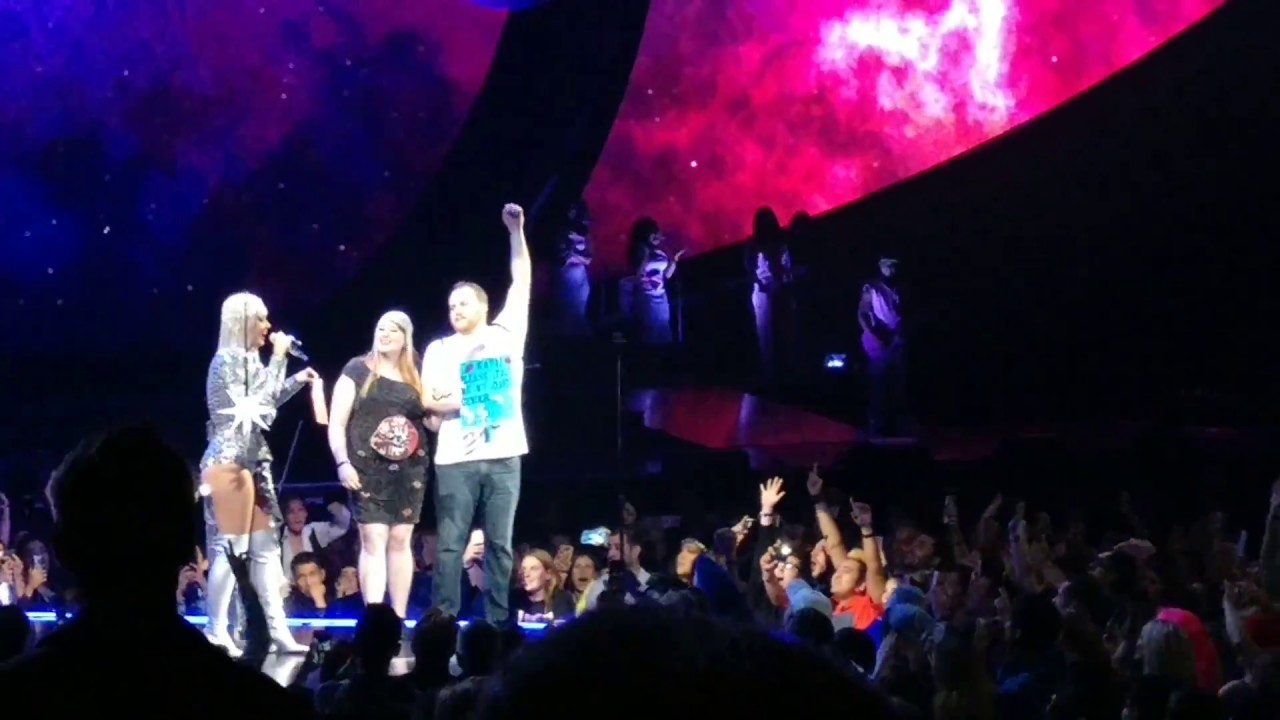 Katy Perry reveals the gender of a couple's baby " Witness The Tour ...