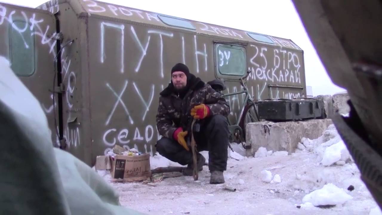 Fighting At A Ukrainian Army Checkpoint In Eastern Ukraine - YouTube