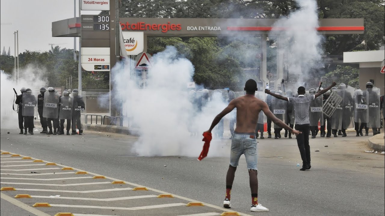 Manifestação no Sumbe Kwanza Sul - YouTube