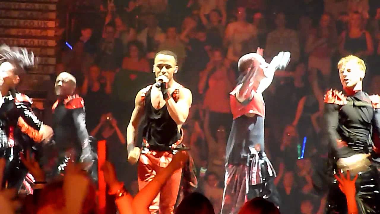 JLS 4D Tour- Manchester- Everybody In Love - YouTube