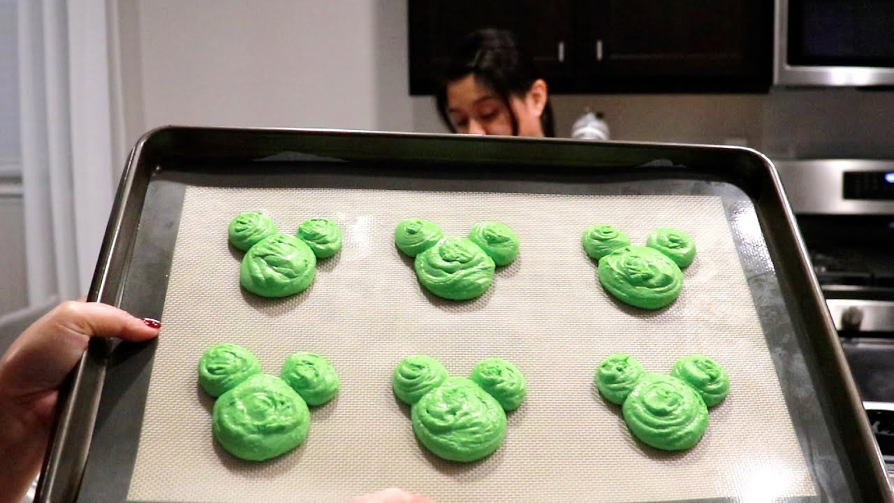 We Made The Cutest Christmas Mickey Macarons! A HOLIDAY HOME VLOG - YouTube
