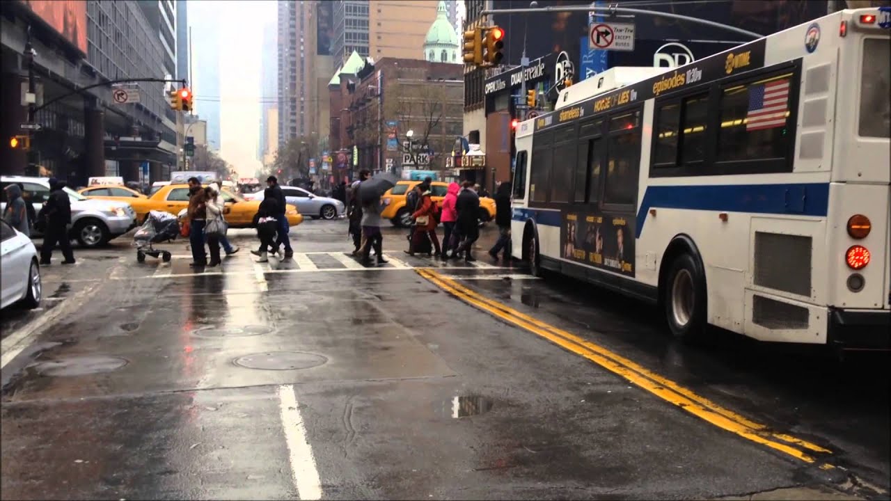 BRAND NEW FDNY SQUAD 18 RESPONDING WITH AIR HORNS & SIRENS BLAZING ON W ...